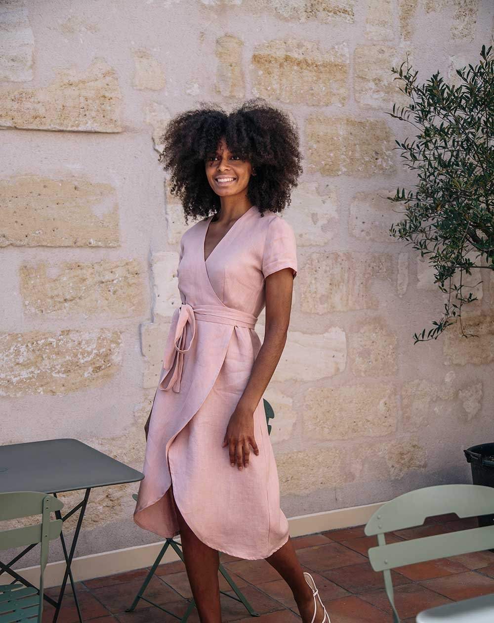Zargot Wickelkleid, kurze Ärmel 100% rosa Leinen in Frankreich hergestellt.